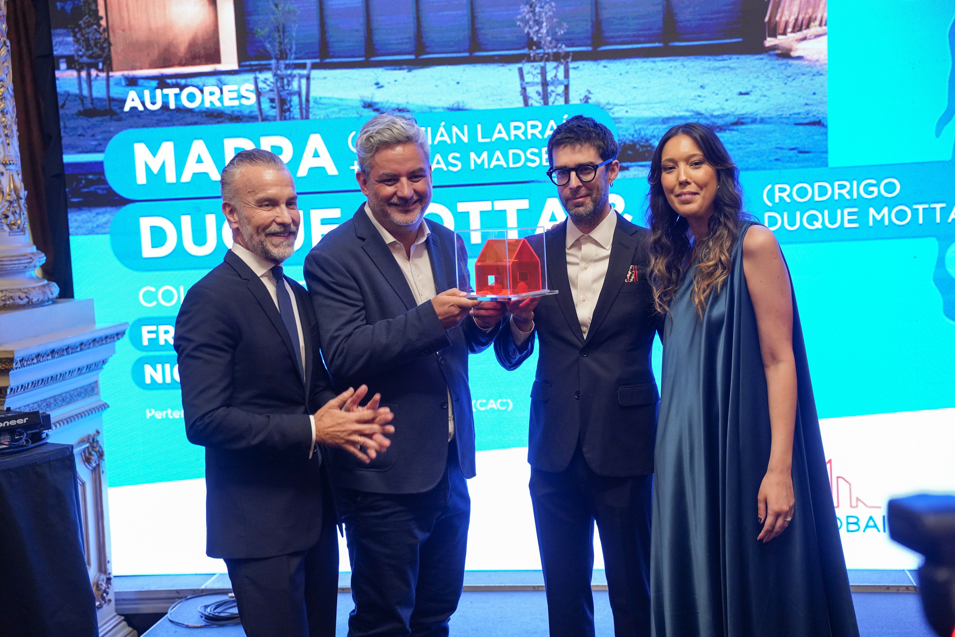 Premio Adus 2023-2024: Saint-Gobain destacó a los chilenos Cristián Larraín, Matías Madsen y ...