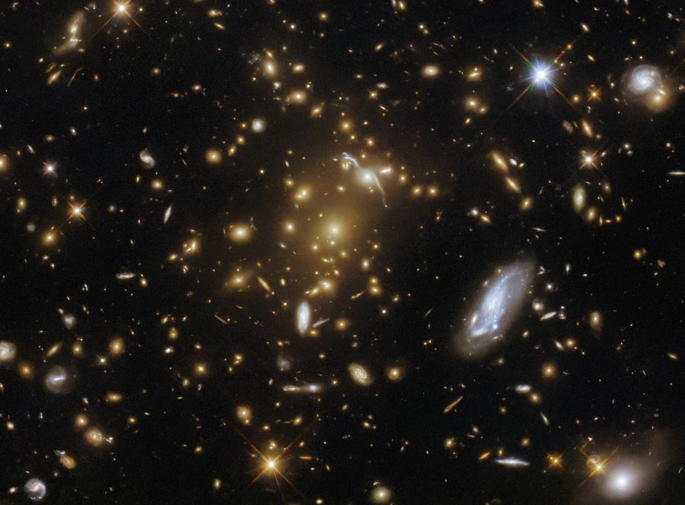 Hubble captura un leviatán cósmico